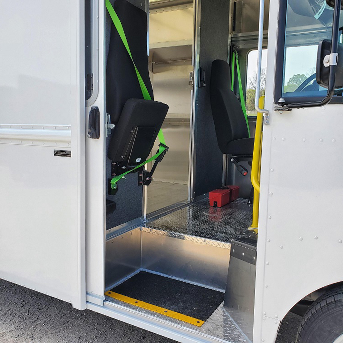 2021 Ford E450 14’ P700 Stepvan - Delivery Trucks